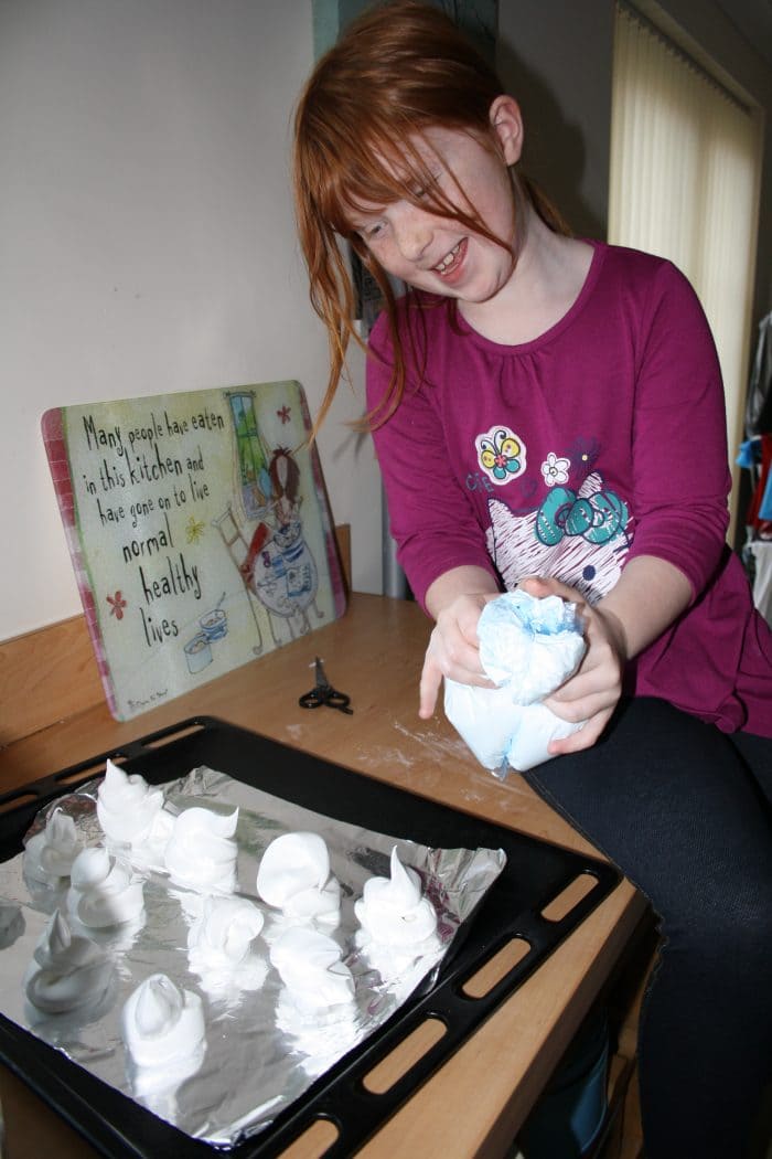 How to make Halloween meringue ghosts.... | The Diary of a Frugal Family